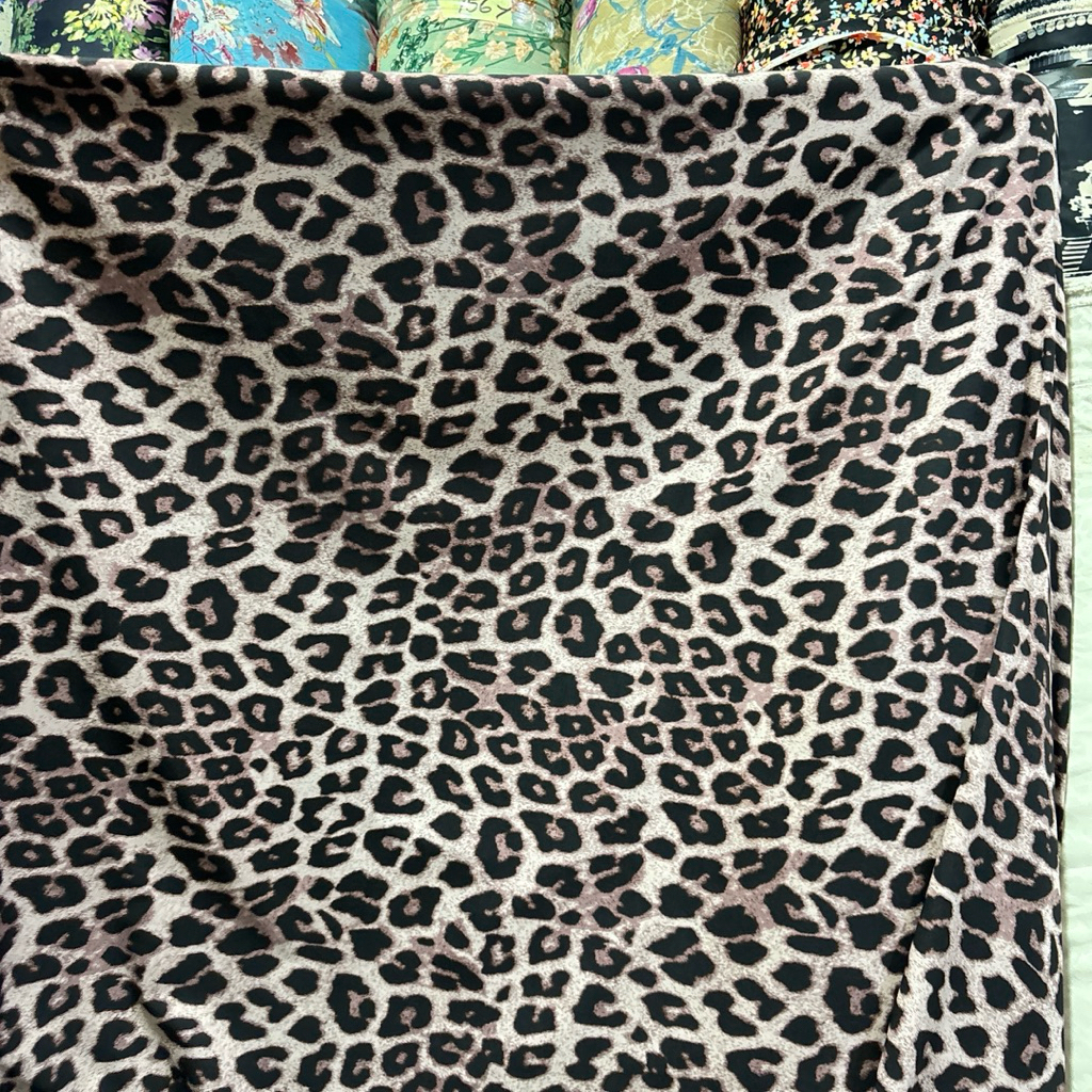 Jual Kain Satin Silk Motif Macan – Bahan Jatuh & Adem | Shopee Indonesia