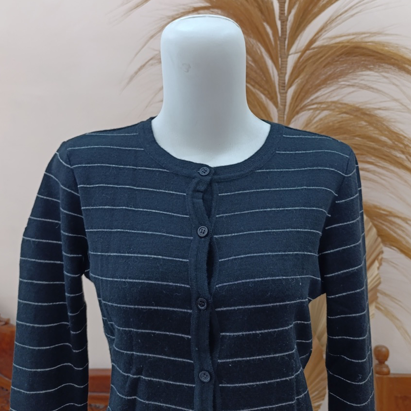 Jual [𝐏𝐫𝐞𝐥𝐨𝐯𝐞𝐝] INDIVI Atasan Rajut Wanita Cardigan Salur Warna Hitam | Atasan Cardigan Rajut ...