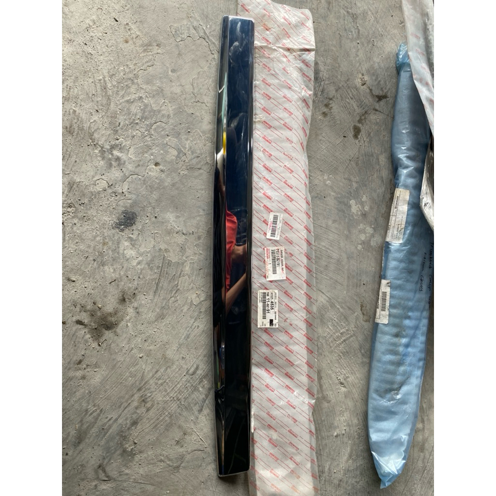 Jual List Pintu Bagasi Trunk Lid Garnish Avanza Veloz 76811-BZ191 ...