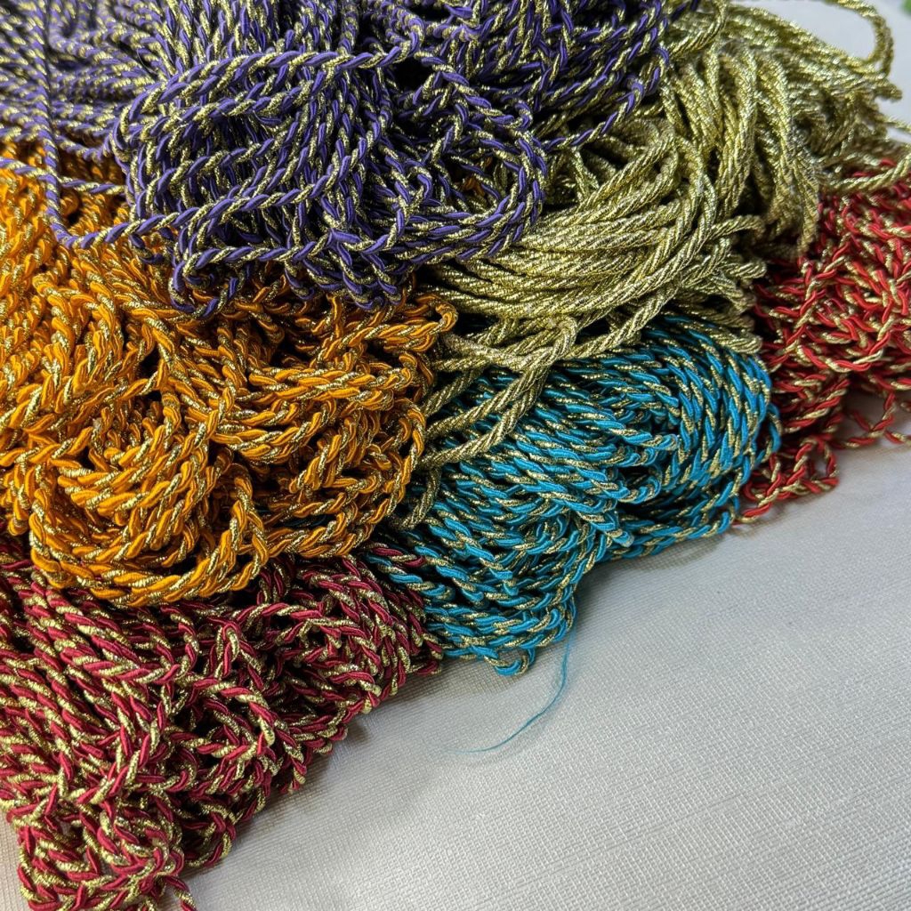 Jual 1 Meter - Tali Tambang Lilit Metalik / Tali List Emas / Tali Bahan ...