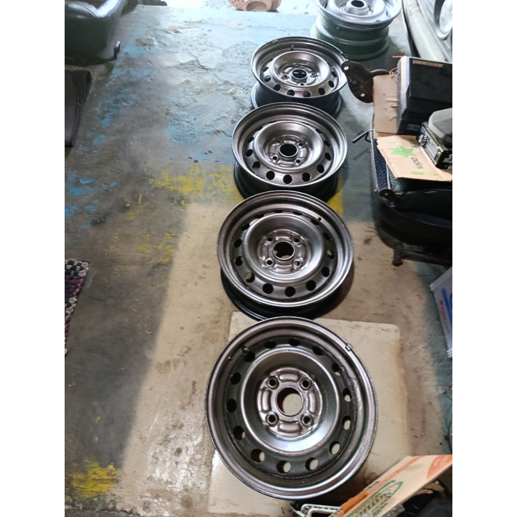 Jual Velg OEM kijang kapsul r14 kaleng | Shopee Indonesia
