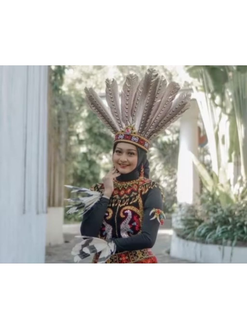 Jual TOPI MAHKOTA TARING 8 BULU RUAI - TOPI ADAT KHAS DAYAK PEDALAMAN ...