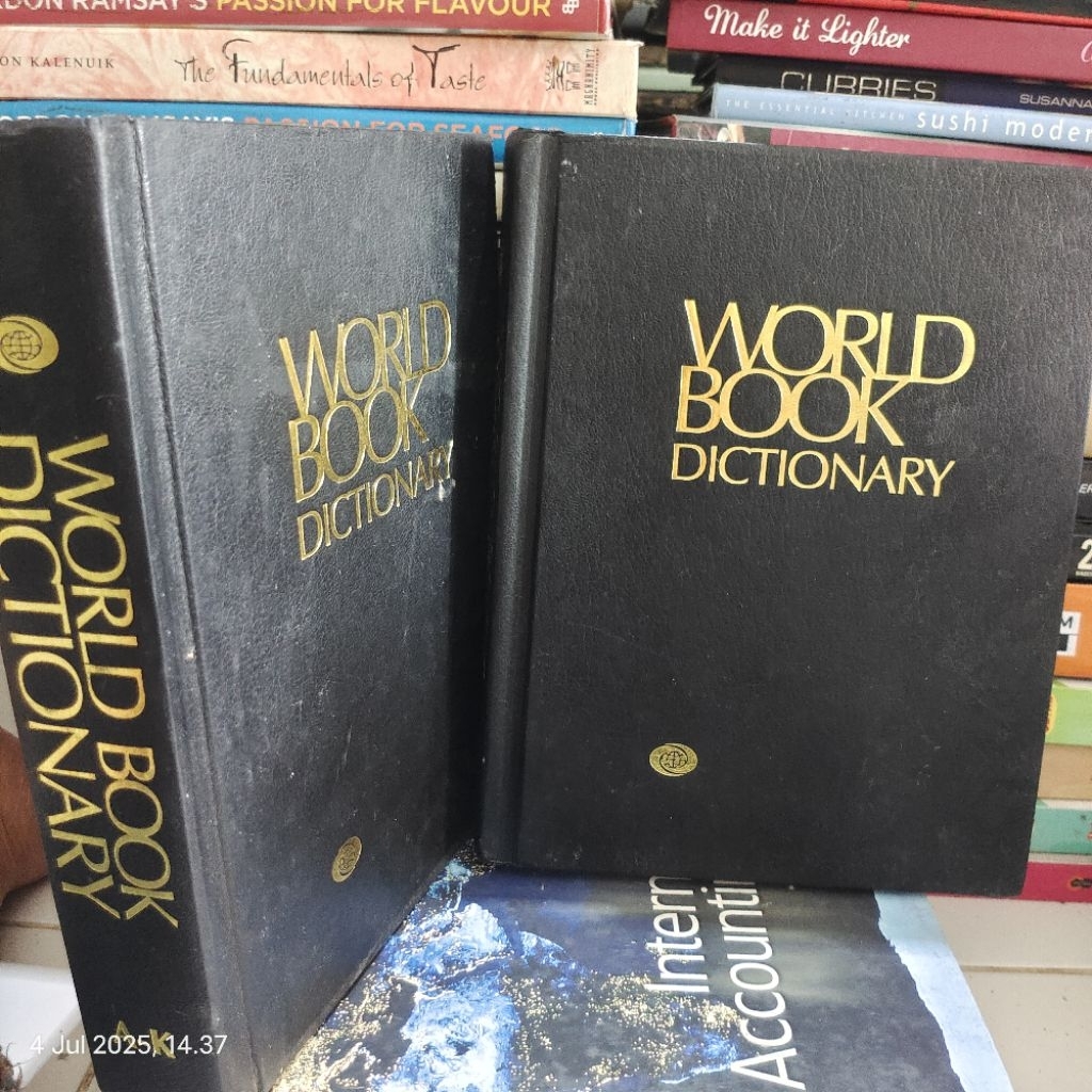 Jual BUKU WORLD BOOK DICTIONARY A-K & L-Z ORIGINAL | Shopee Indonesia