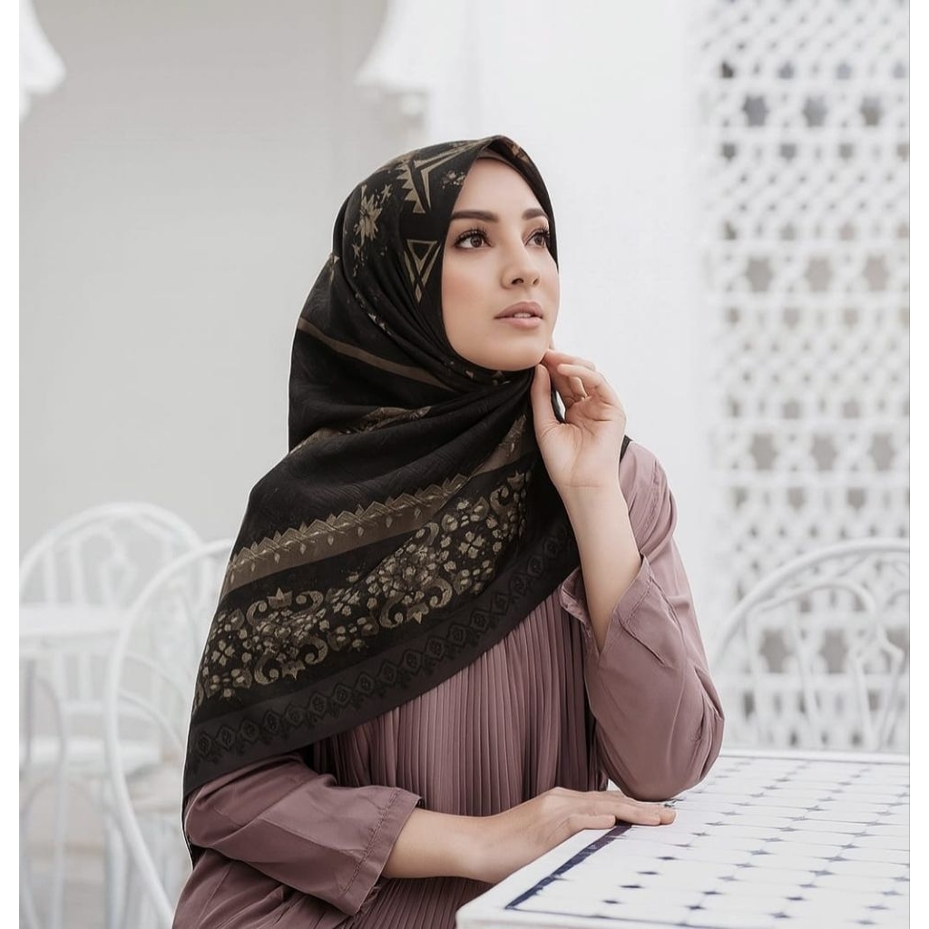 Jual Minara Hitam Kerudung Segi Empat Motif Hijab Voal Premium Jilbab ...