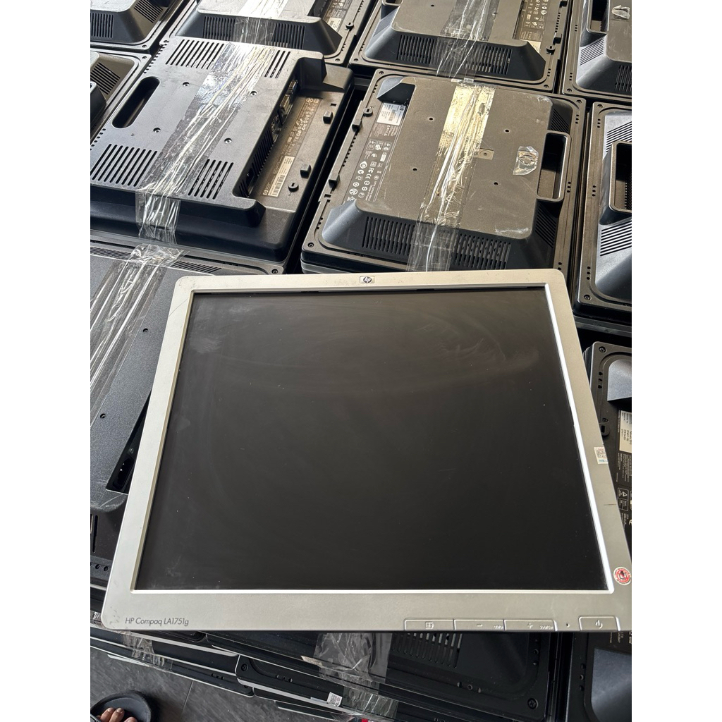 Jual OBRAL MONITOR LCD HP 17 INCHI KOTAK TANPA KAKI KONDISI NORMAL ...