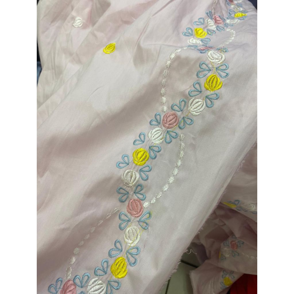 Jual KAIN KATUN BORDIR IMPORT MOTIF BUNGA PINGGIRAN | Shopee Indonesia