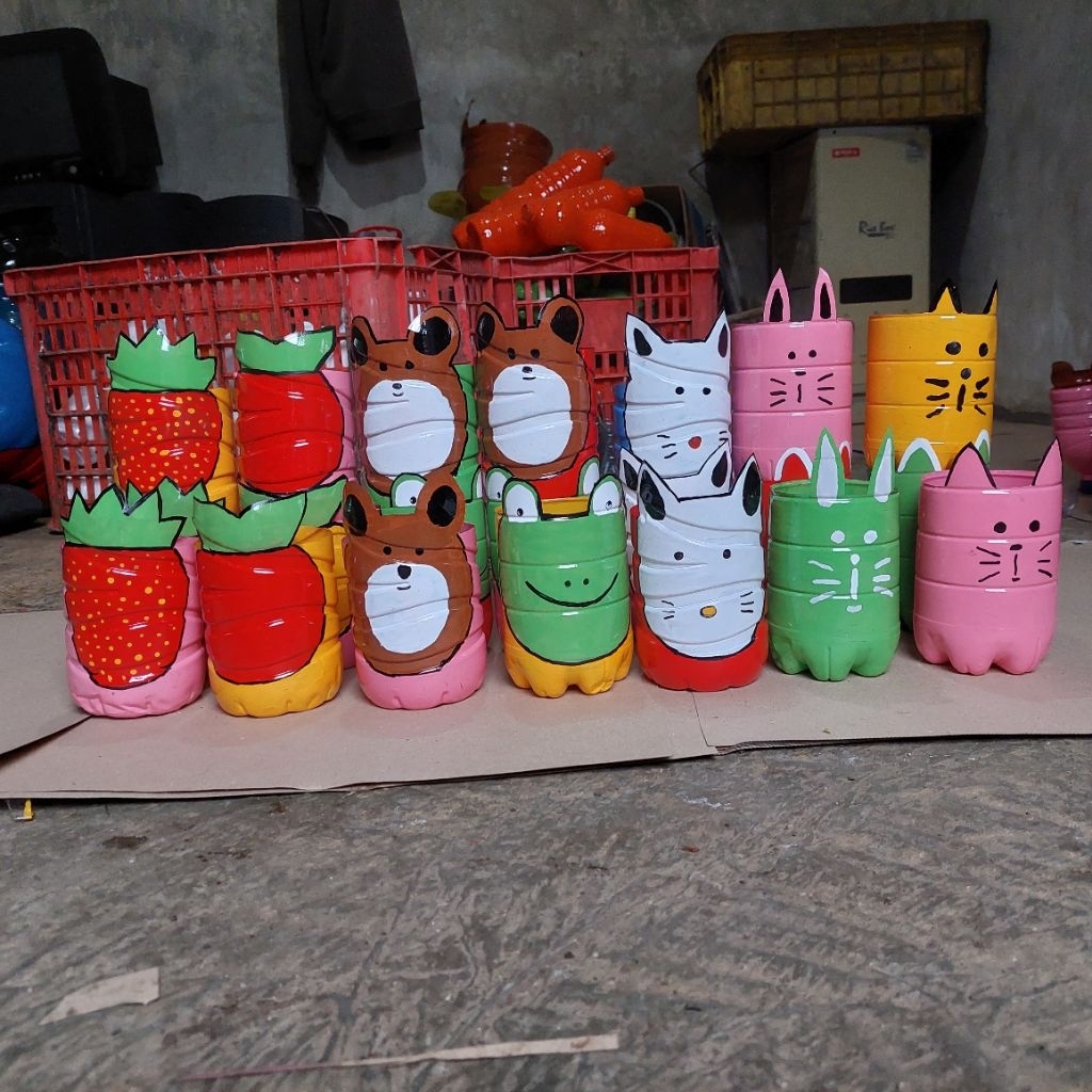 Jual Prakarya Kerajinan Daur Ulang Botol Bekas 1,5 Liter (Vas bunga/Pot ...