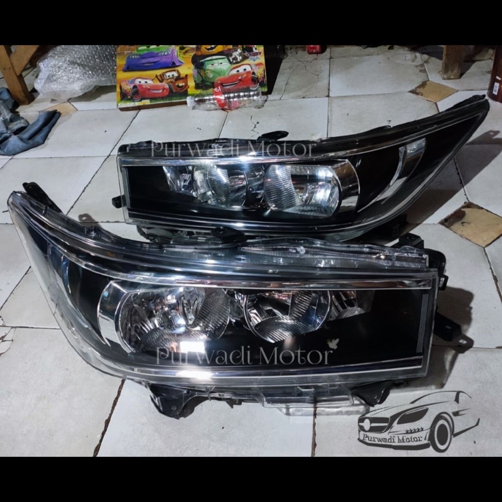 Jual Headlamp lampu depan Toyota Innova Reborn type G kanan kiri ...