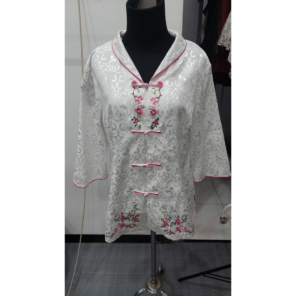 Jual Atasan cheongsam putih bordir pink | Shopee Indonesia