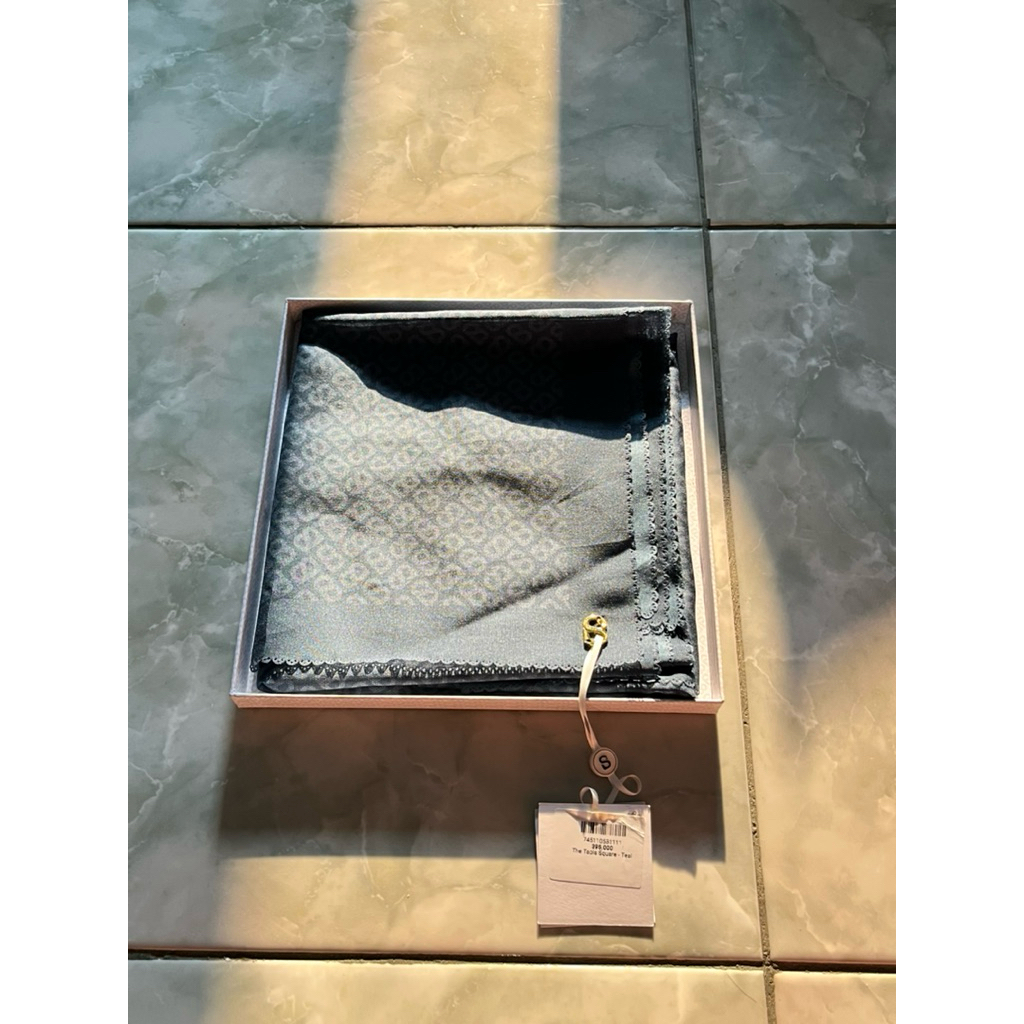 Jual Buttonscarves The Tapis Square - Teal (NEW) | Shopee Indonesia