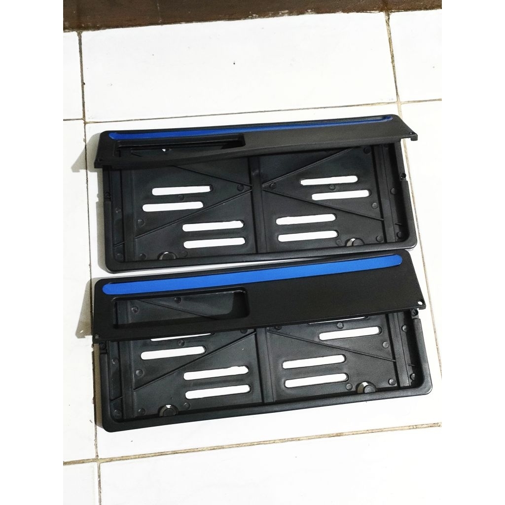 Jual dudukan plat nomor list merah putih biru dan karbon harga sepasang ...