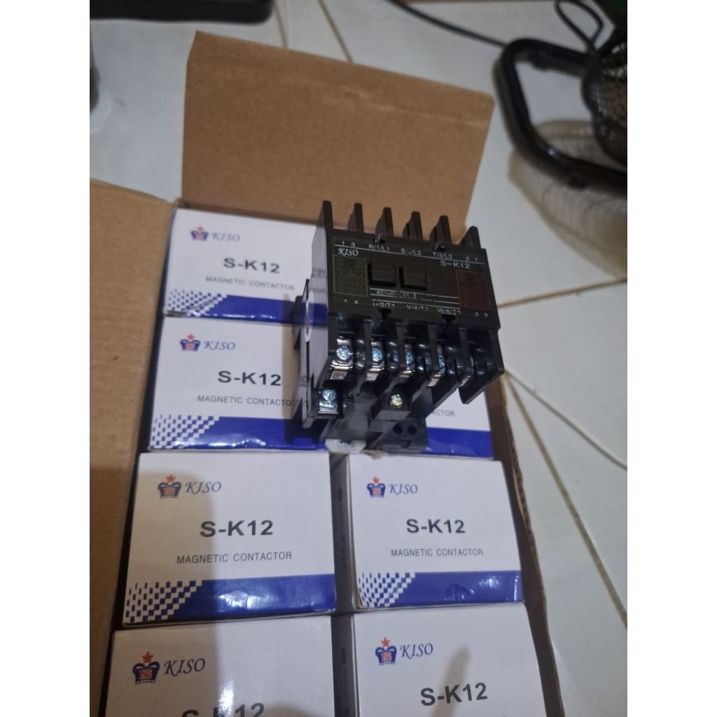 Jual kontaktor kiso sk 12 coil 220v / contactor sk-12 220v coil ...