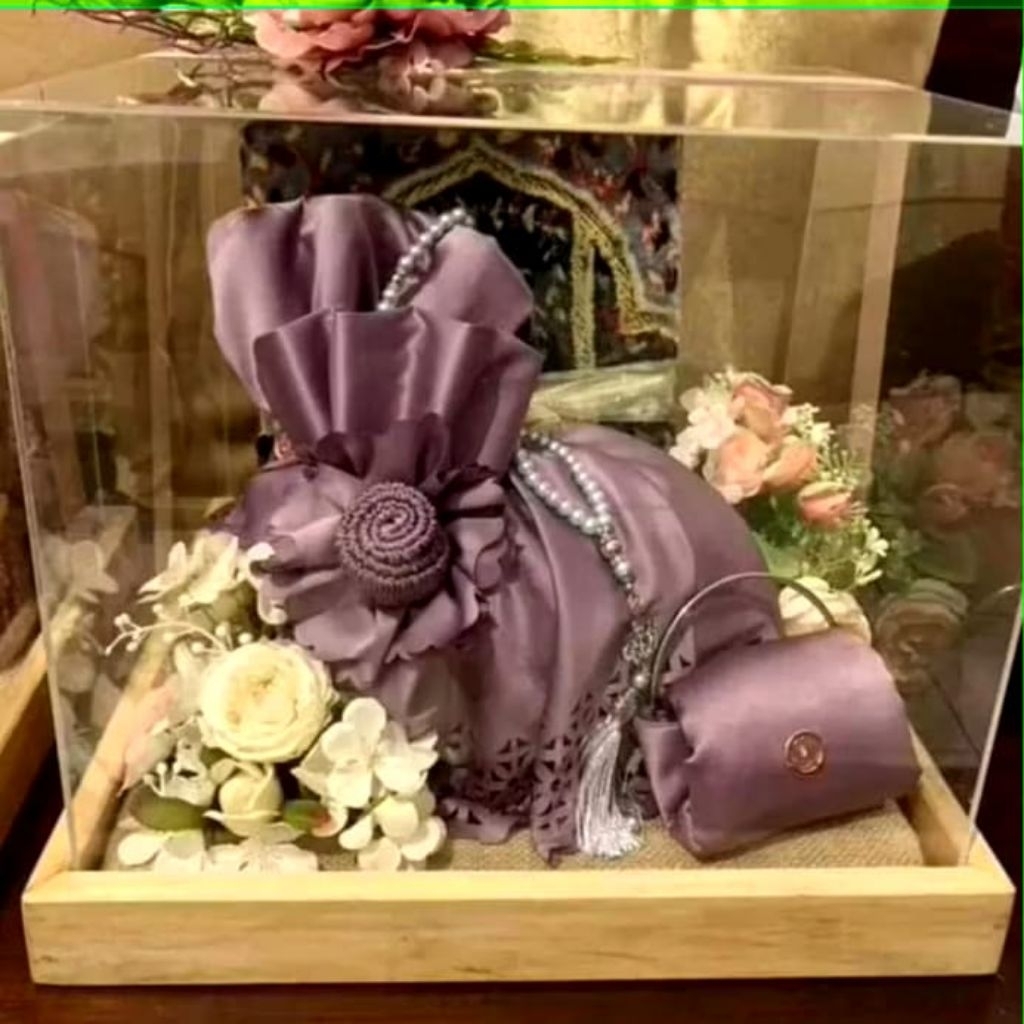 Jual Box kotak hantaran kayu jati belanda isi4 tutup mika bok wedding ...