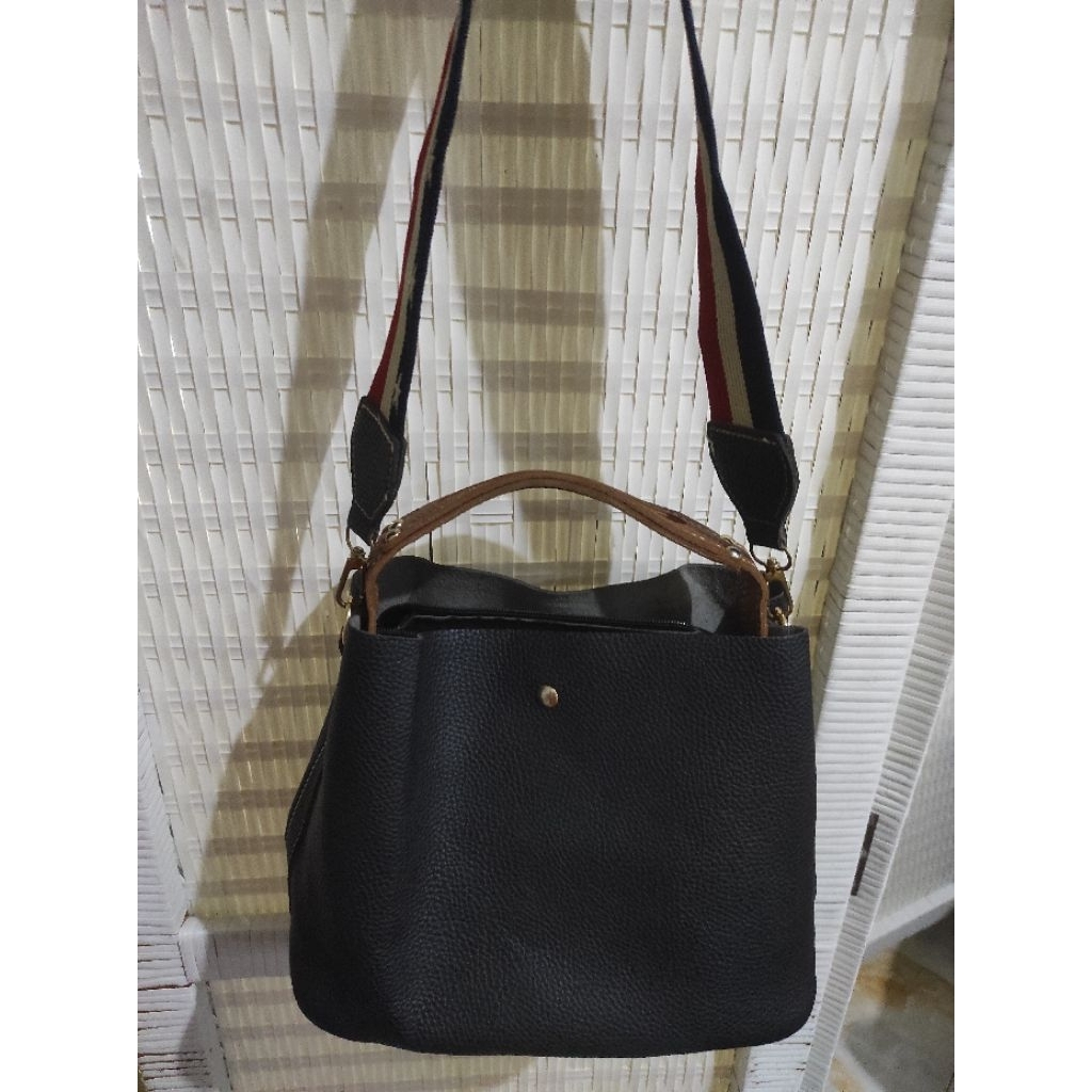 Jual tas sling model. hobo kecil bersih | Shopee Indonesia