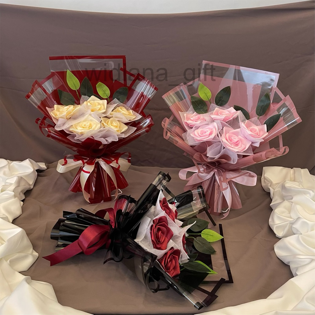 Jual Buket bunga satin 5 mawar / buket bunga palsu / buket wisuda ...