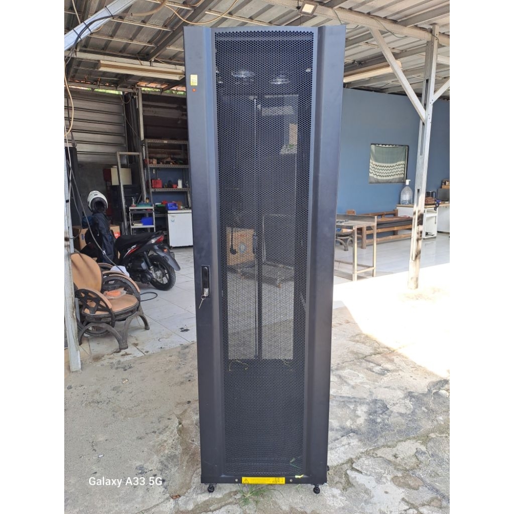 Jual Rak Server second 42u APC | Shopee Indonesia