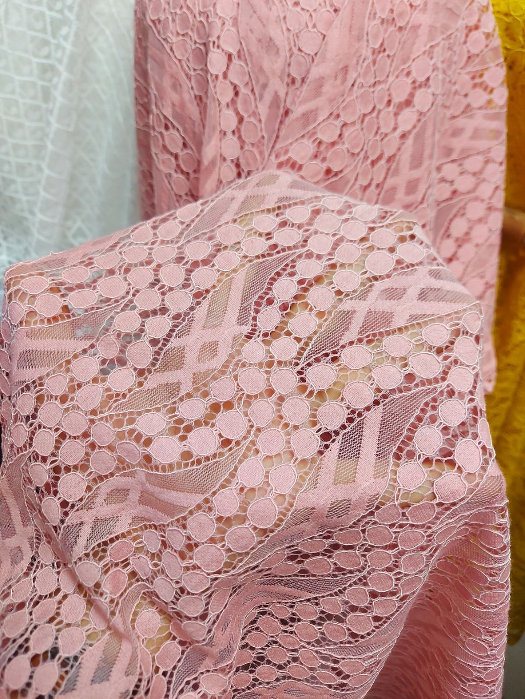 Jual kain brokat premium - kain brokat kebaya - kain brokat motif mewah ...