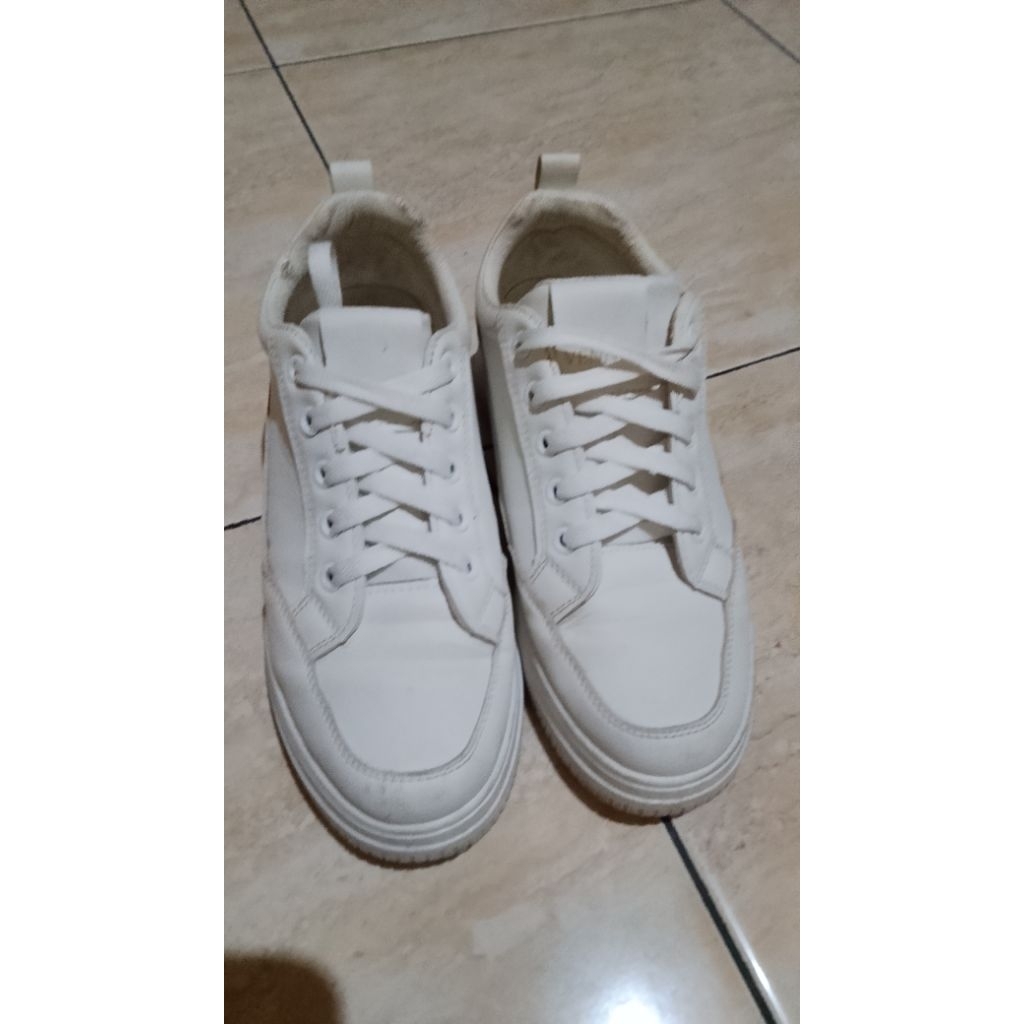 Jual preloved sepatu putih | Shopee Indonesia
