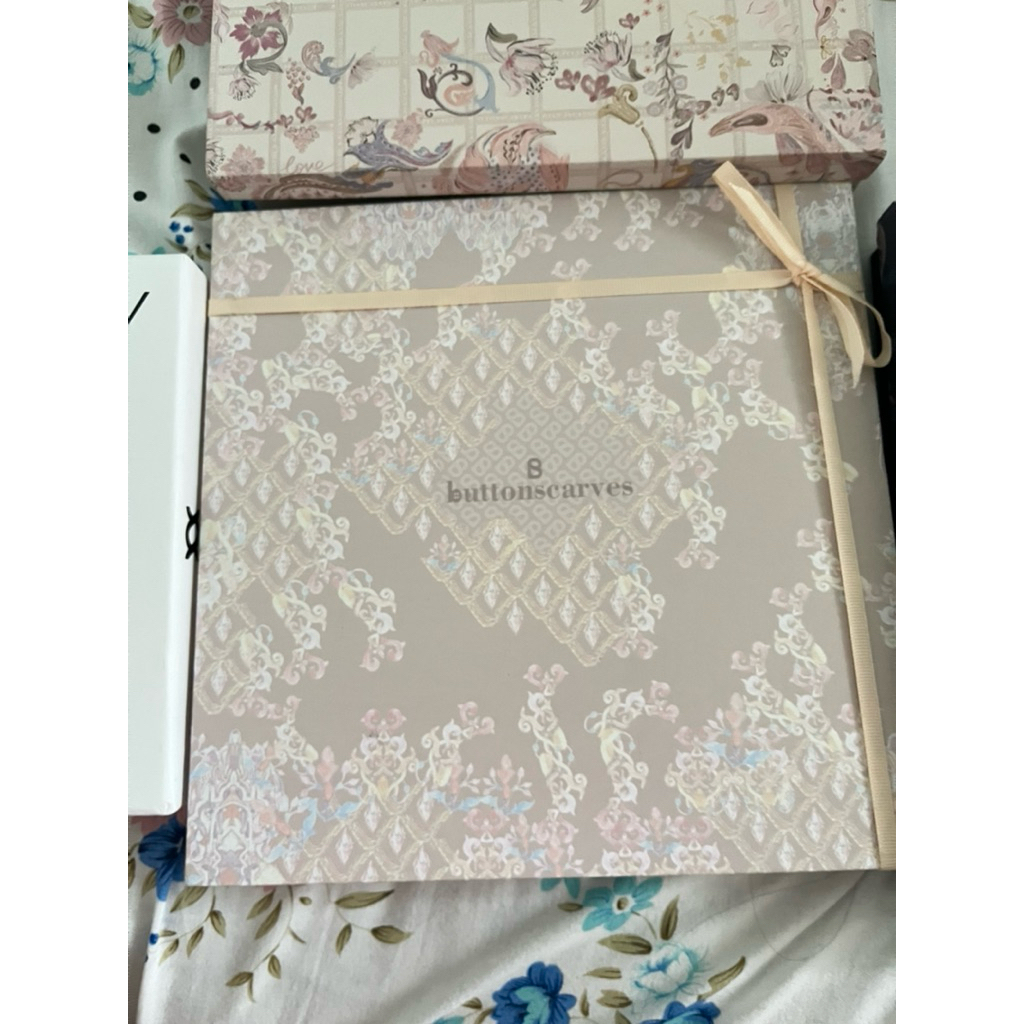 Jual Buttonscarves The Granada Plated Shawl -Cream Tan (NEW) | Shopee ...