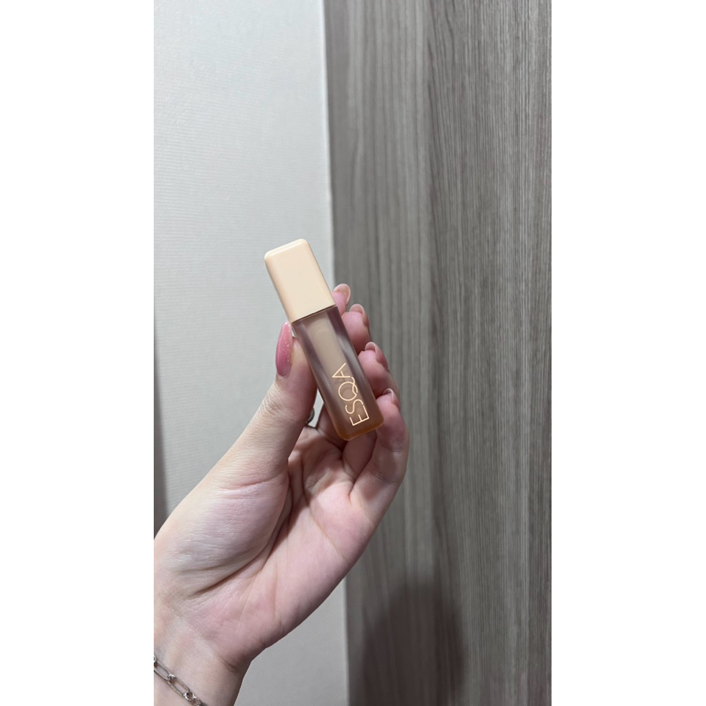 Jual Esqa minimalist concealer mini custard | Shopee Indonesia