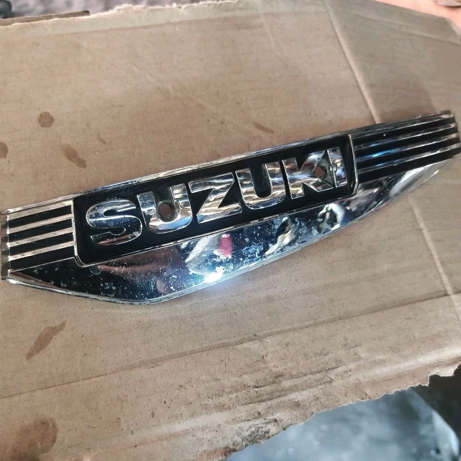 Jual emblem logo simbol tangki suzuki RC RC80 RC100 ORIGINAL bagian ...