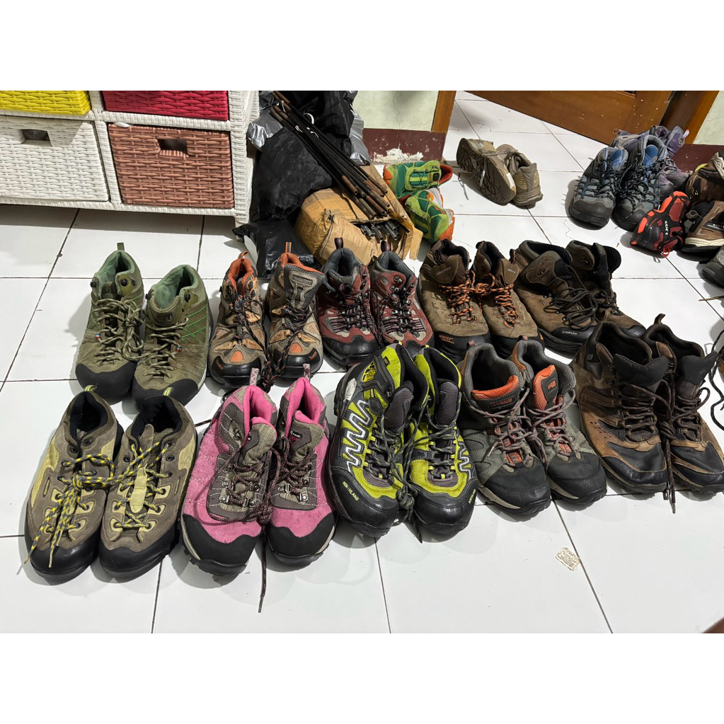 Jual GROSIR SEPATU OUTDOOR SEPATU HIKING SEPATU SECOND BRANDED 36-45 ...