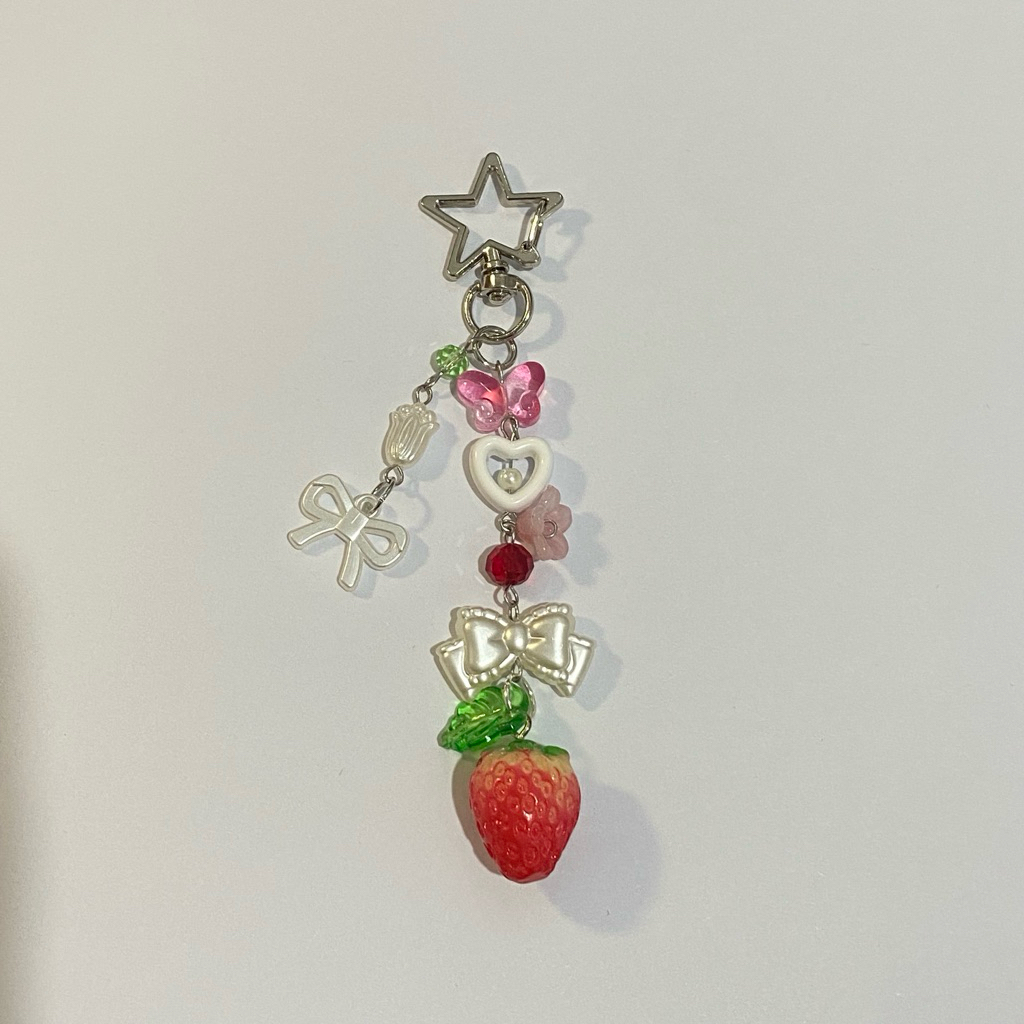 Jual strawberry bow beaded keychain | gantungan manik-manik | Shopee ...