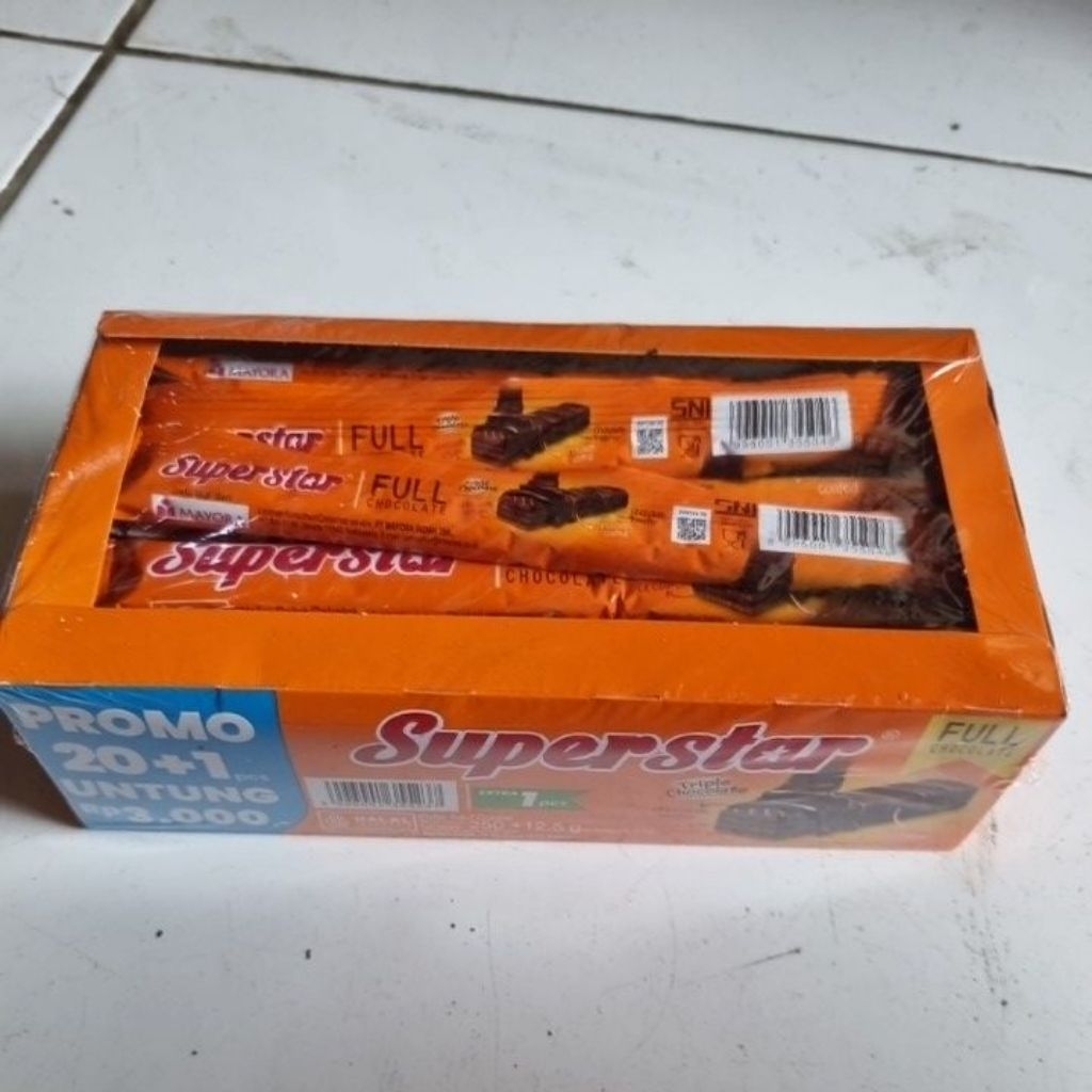 Jual Superstar Triple Chocolate, Wafer Salut Cokelat( 20 pcs x 12.5g ...