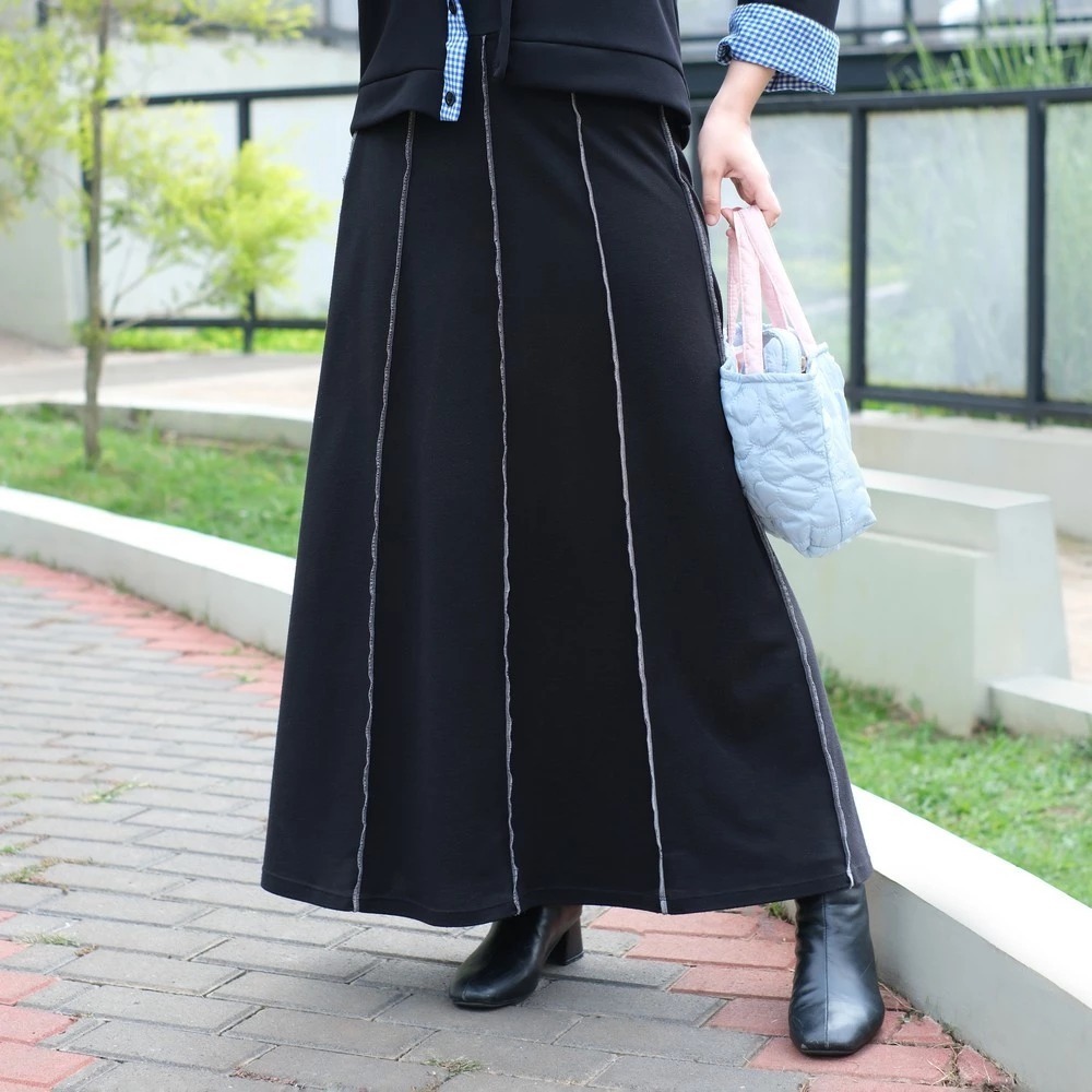 Jual Mybamus x Mangzilasf Zila Playfull Skirt - Rok Panjang - Rok ...