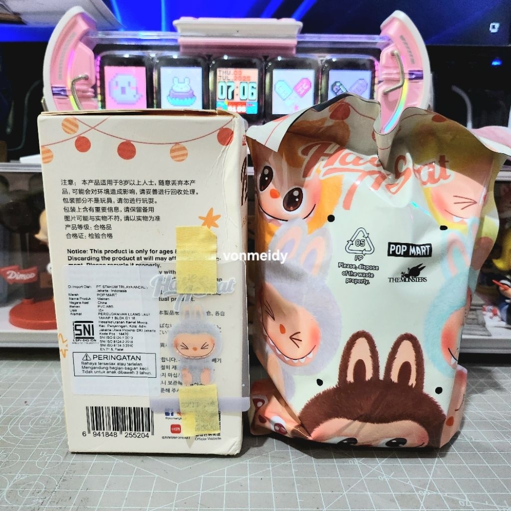 Jual POP MART LABUBU V2 - HEHE (Abu-abu) | Shopee Indonesia