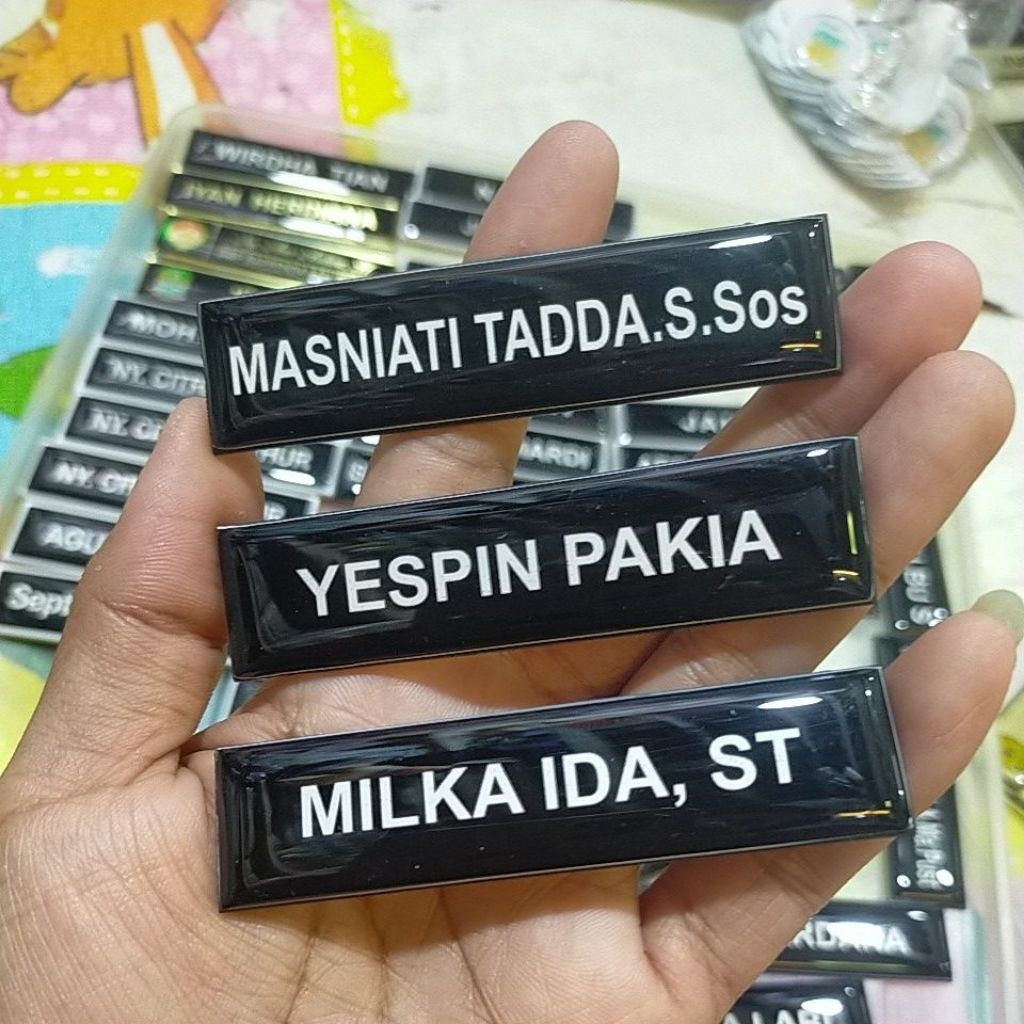 Jual Name tag/Nama Dada Full Hitam Glossy magnet/peniti | Shopee Indonesia