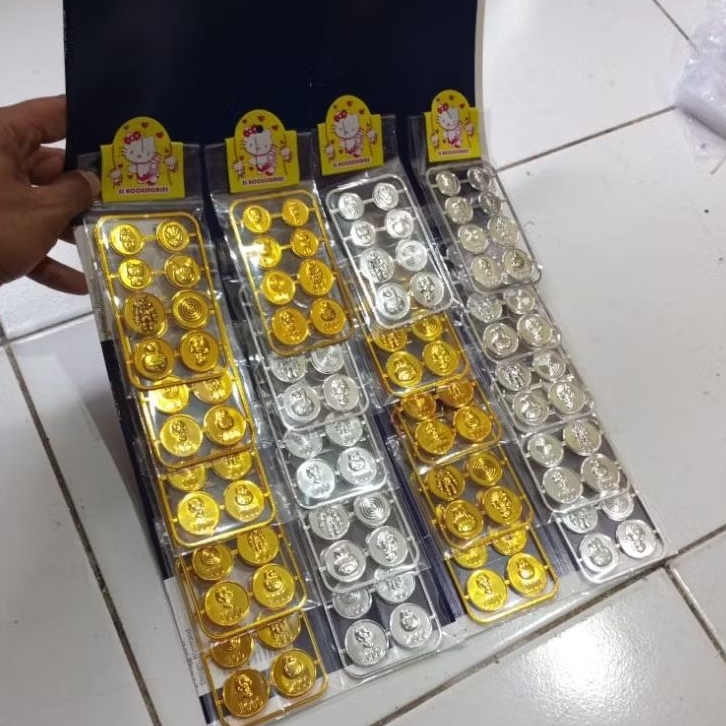 Jual ( 20 pack/160 pcs ) uang mainan Receh koin emas&perak Rencengan ...