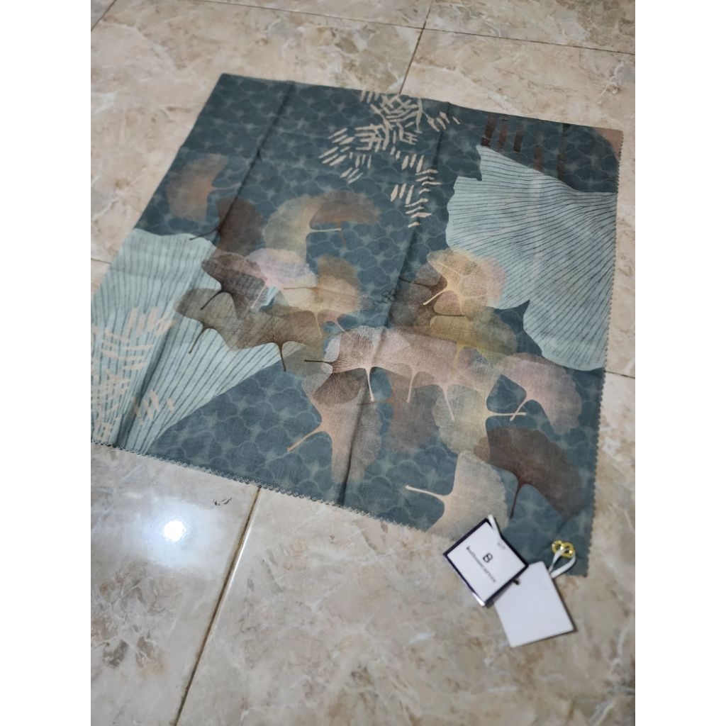 Jual RARE MOST WANTED LAWASAN!!!! Buttonscarves Gingko series | Shopee ...