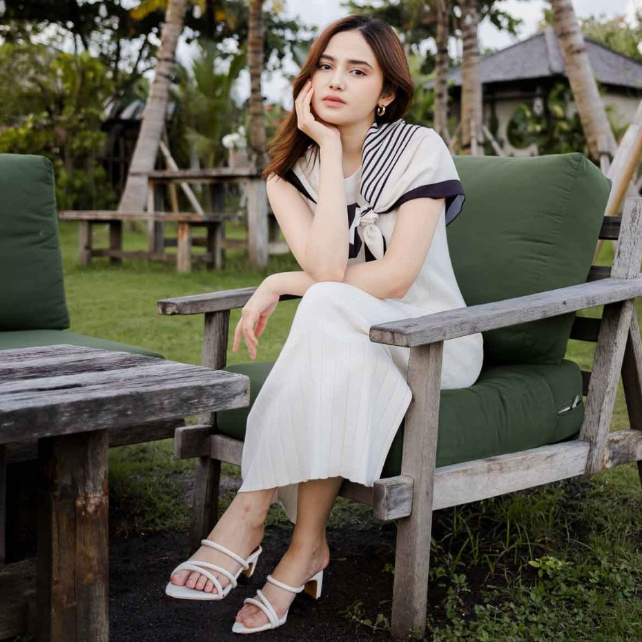 Jual This Is April X Syifa Hadju Vol.II Gaun Midi Sleeveless Wanita ...