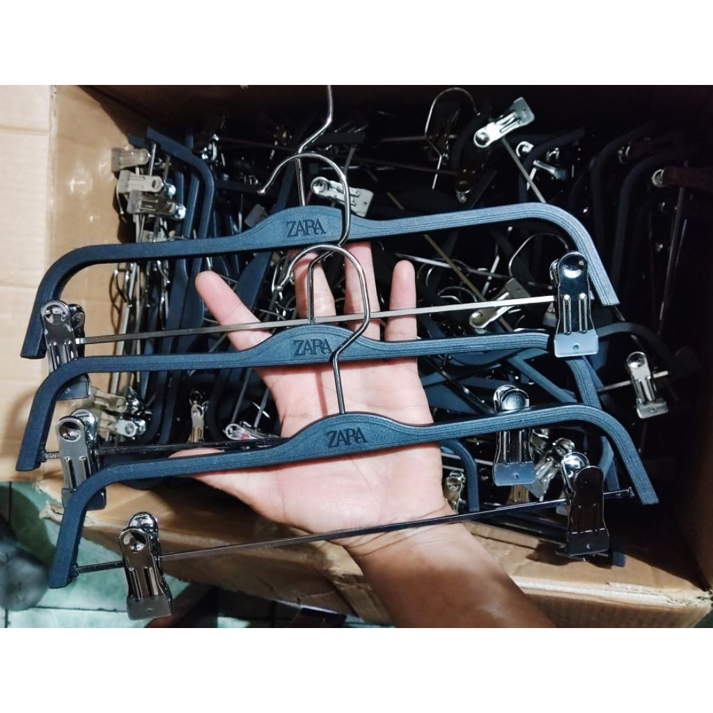 Jual hanger jepit Zara panjang 32cm | Shopee Indonesia