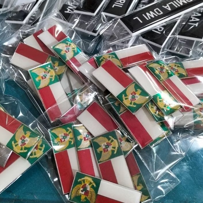 Jual pin merah putih Garuda ready stok | Shopee Indonesia