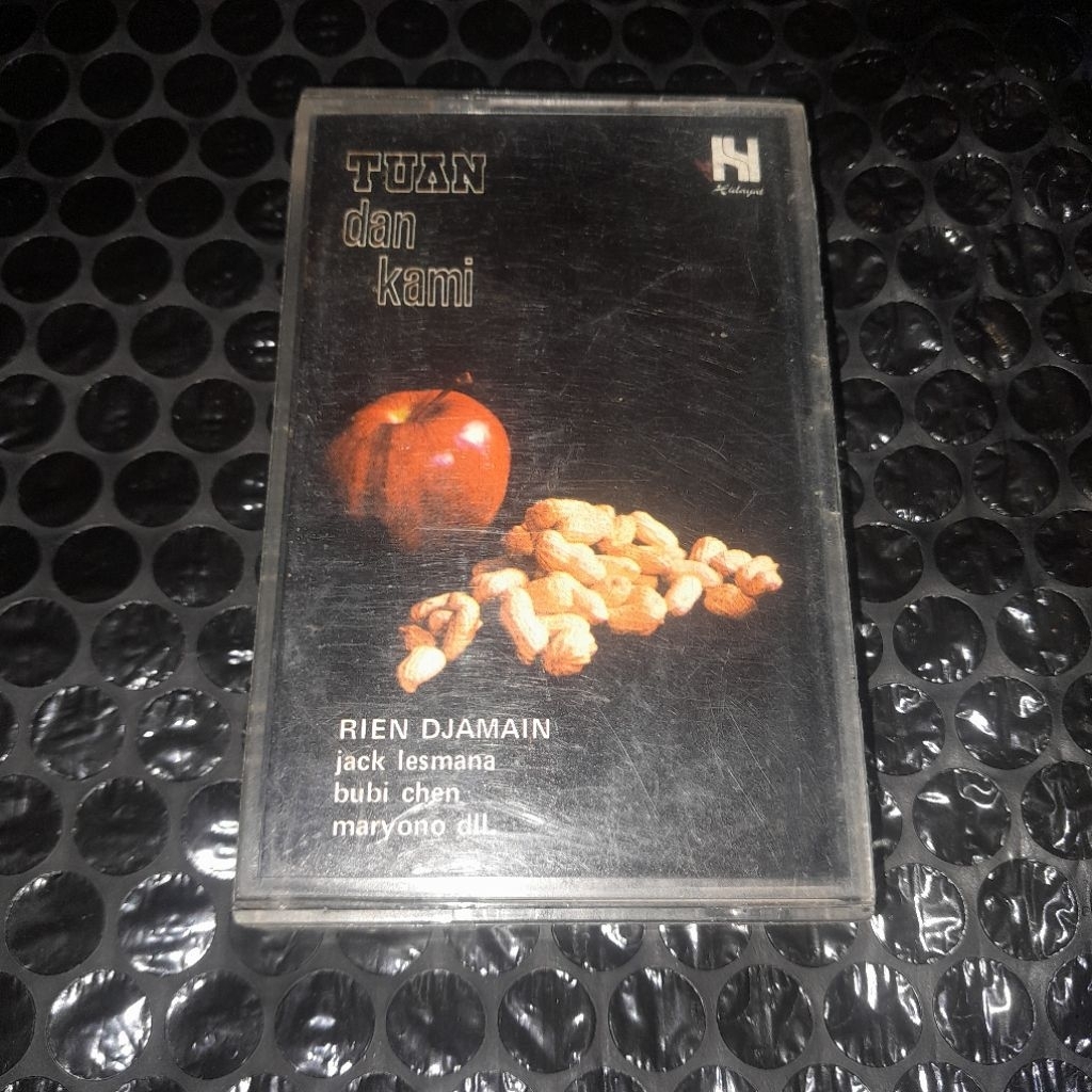 Jual kaset rien djamain tuan dan kami (jack lesmana,bubi chen) | Shopee ...