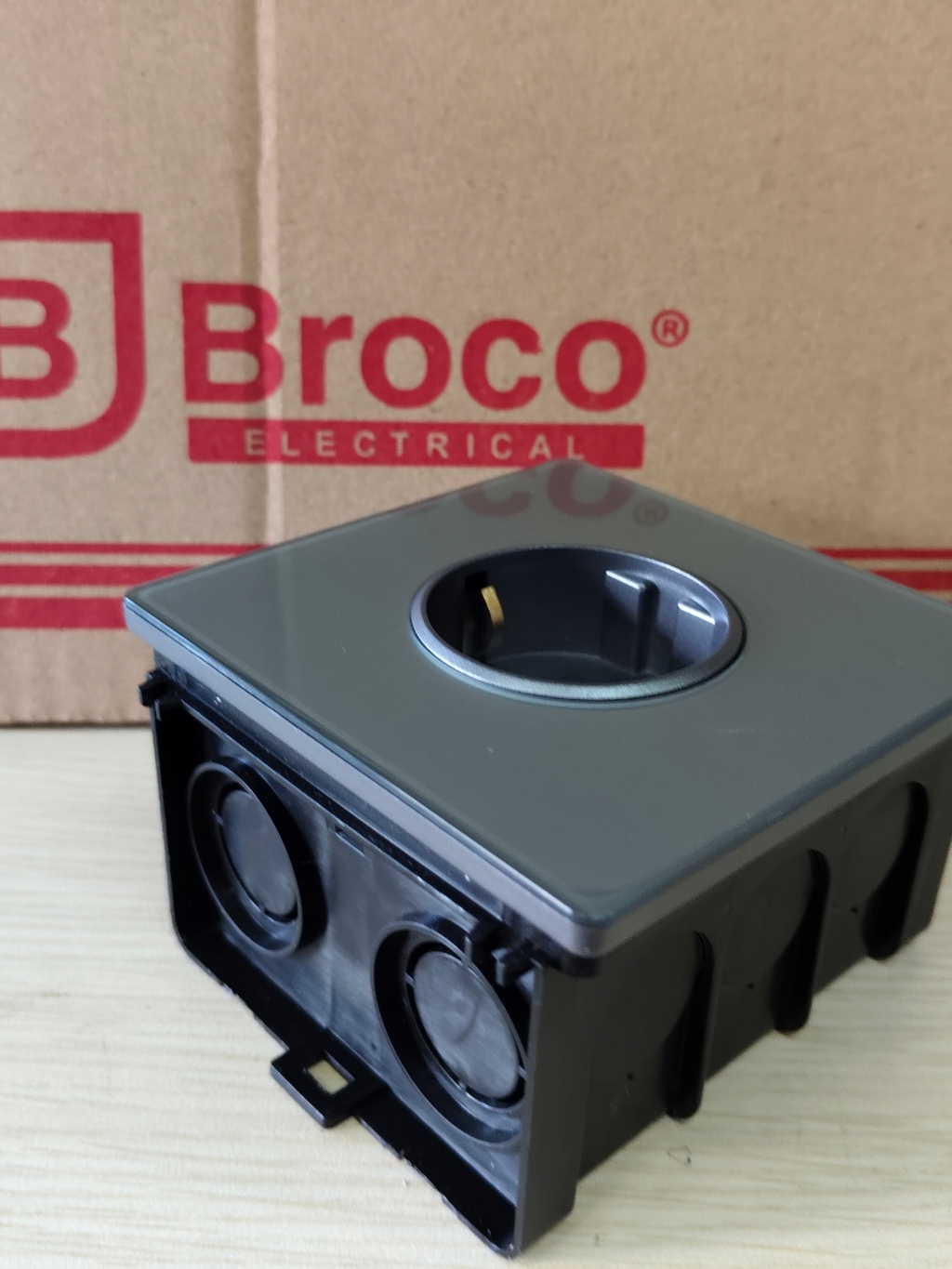 Jual Broco Lunox Glass Stopkontak Child Protection - Include Inbow ...