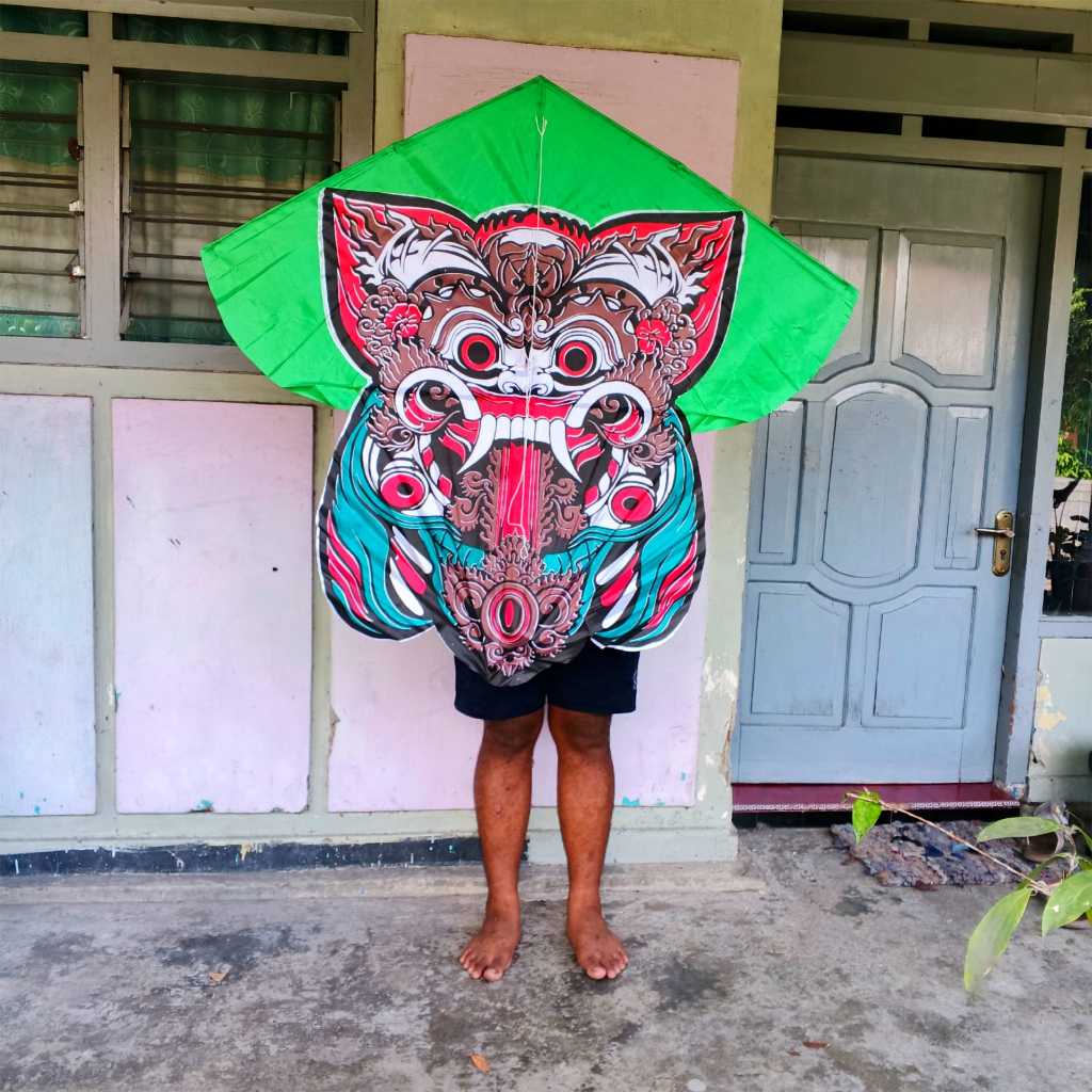 Jual Layangan-layang JUMBO katakter celepuk dan barong bahan kain ...