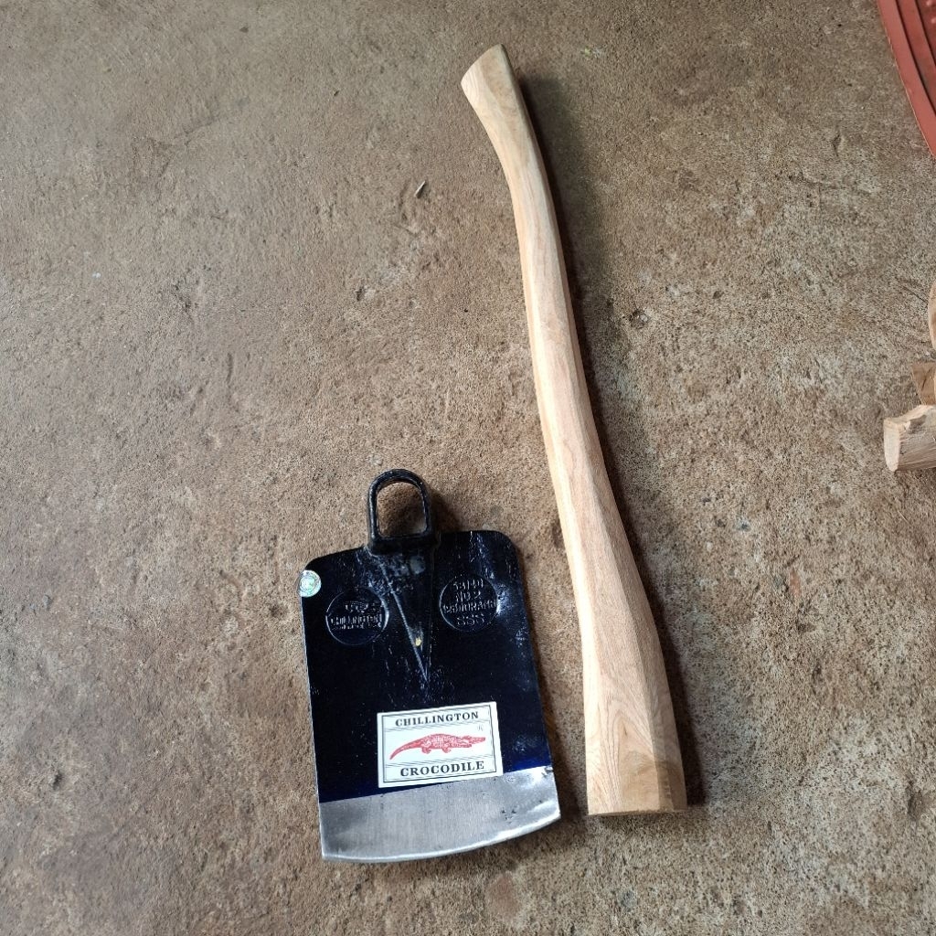 Jual Paket Pacul Cangkul 1800 Gram Cap Buaya Dan Gagang Kayu | Shopee ...