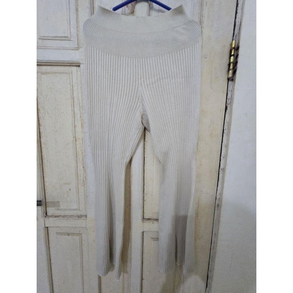 Jual Celana CutBry Uniqlo Colab | Shopee Indonesia