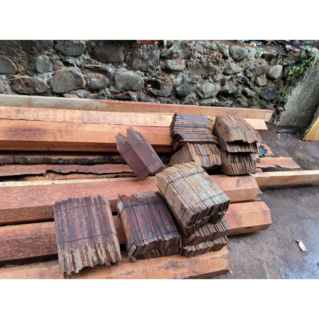 Jual sirap atap kayu Ulin Kalimantan di jual per ikat isi 80 lembar ...