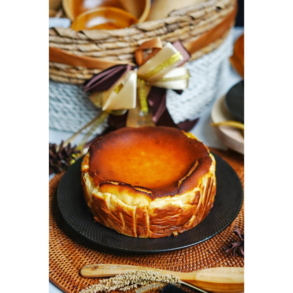 Jual Basque Burnt Cheesecake Premium Orilla Bakery | Shopee Indonesia