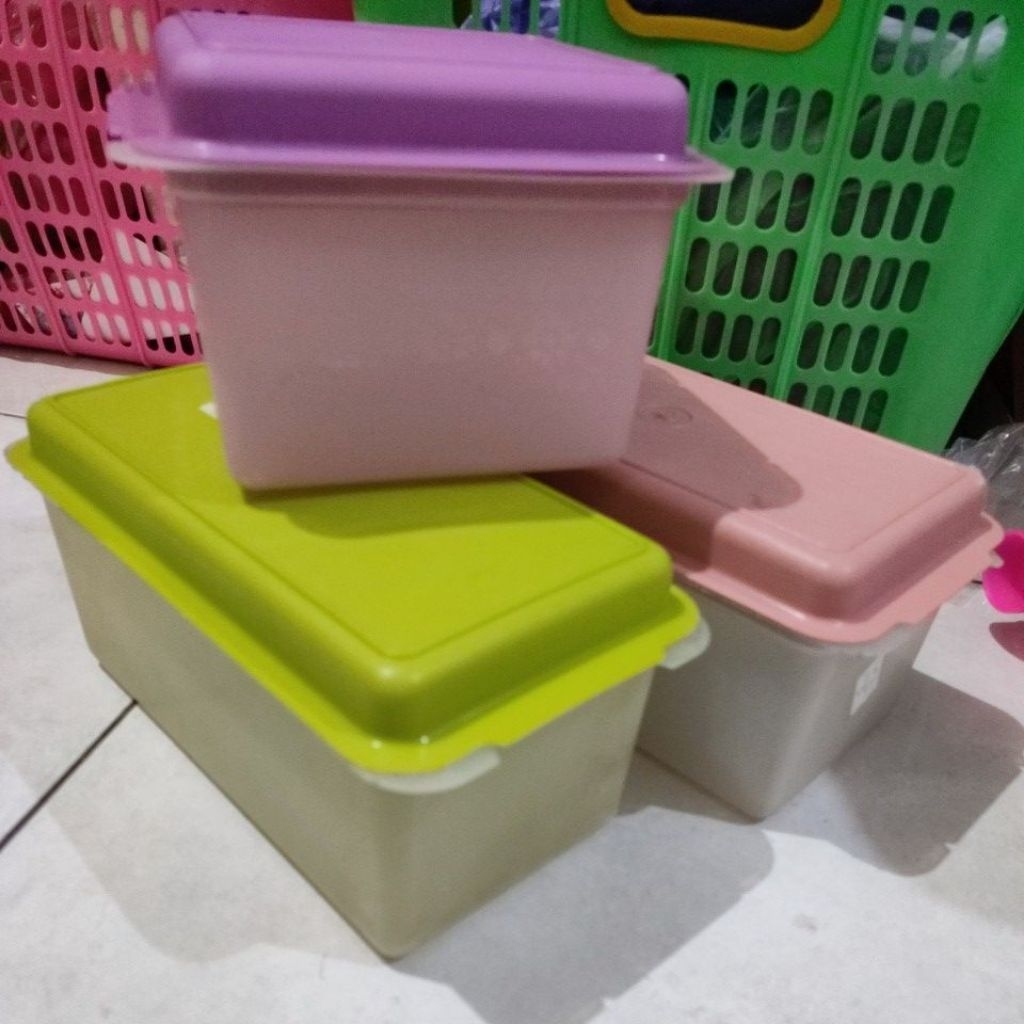 Jual Kotak Roti Tawar Bread Server Tupperware ori second preloved ...