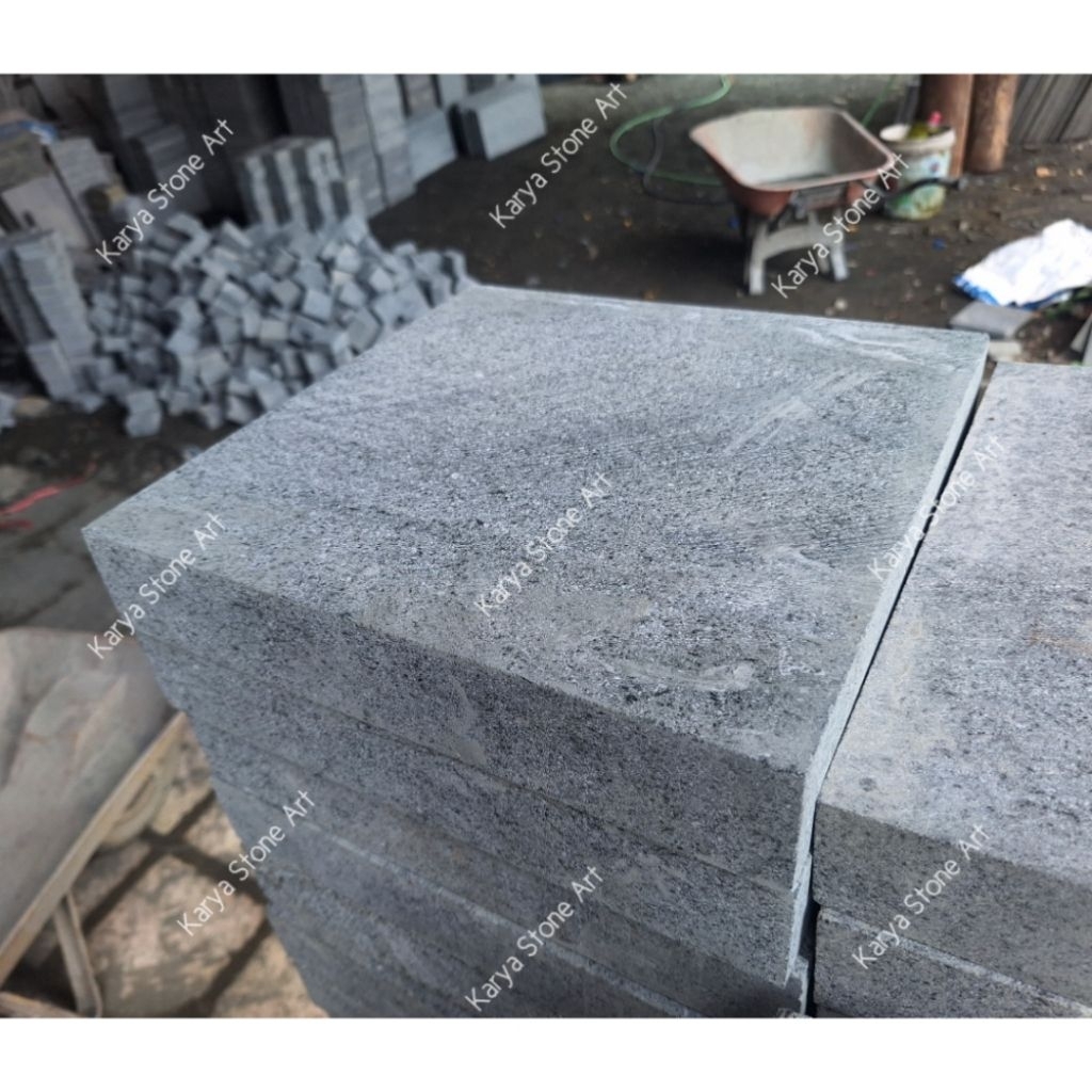 Jual Batu Alam Andesit Polos (rata mesin) 30x30x3cm Hitam Tulungagung ...