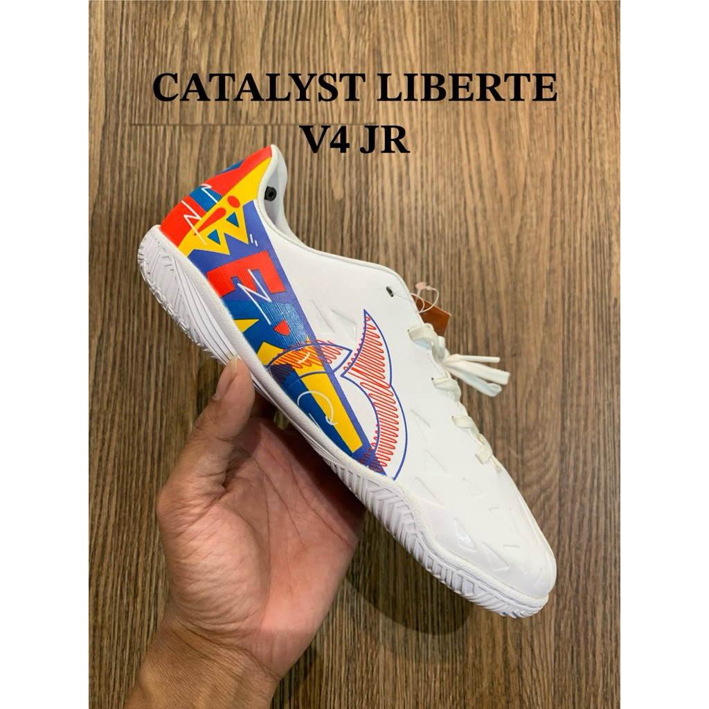 Jual sepatu futsal junior catalyst liberte v4 White | Shopee Indonesia