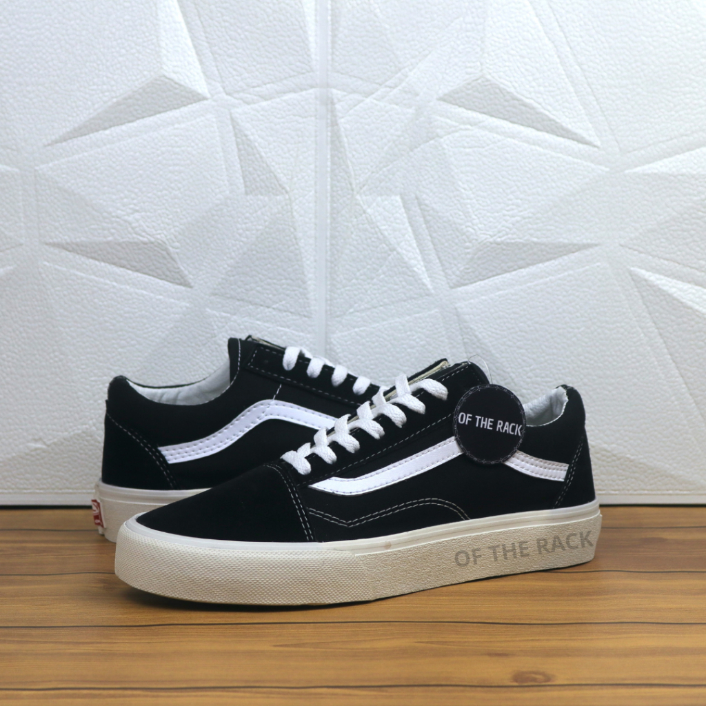 Jual Sepatu Oldskool Hitam Putih Suede Kanvas Sneakers Old School Pria ...