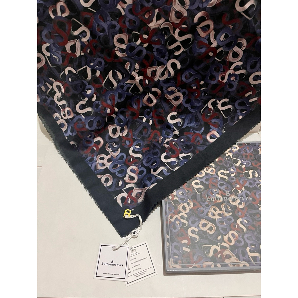 Jual NEW Buttonscarves Original Samla, Frozen, TLM, Louvre | Shopee ...