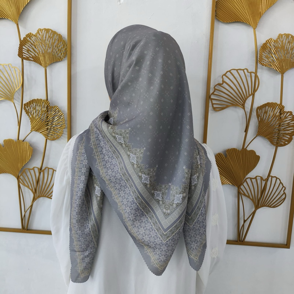 Jual Hijab burgundy Segi Empat Motif Bunga: Sentuhan Alam yang Elegan ...