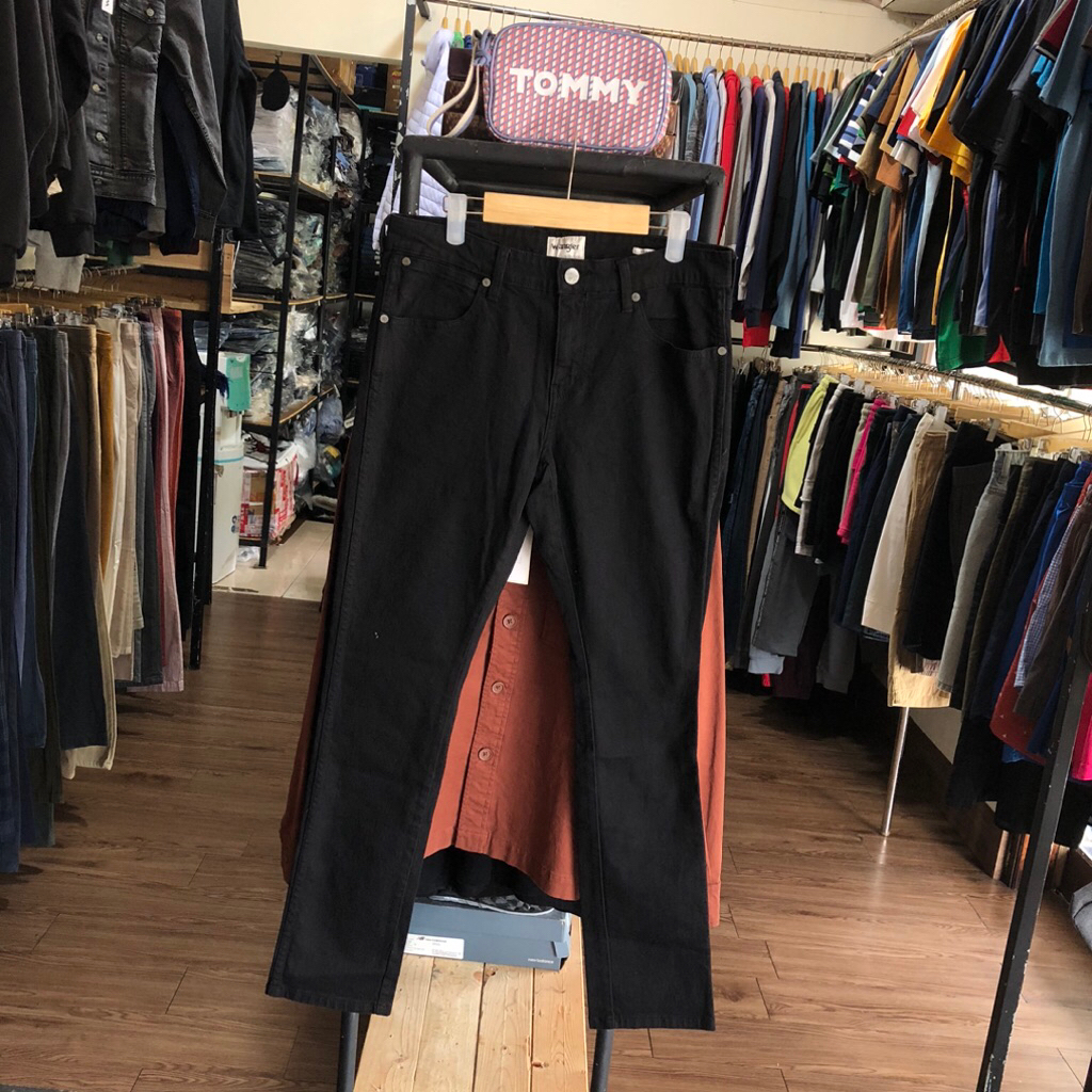 Jual JEANS WRGR VEGAS SM7BC05A24 GRADE B | Shopee Indonesia